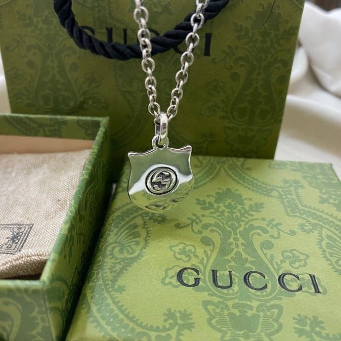 Indistinguishable Gucci Necklaces