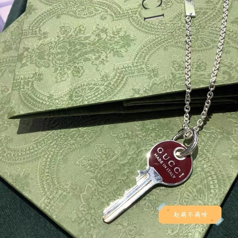 Indistinguishable Gucci Necklaces