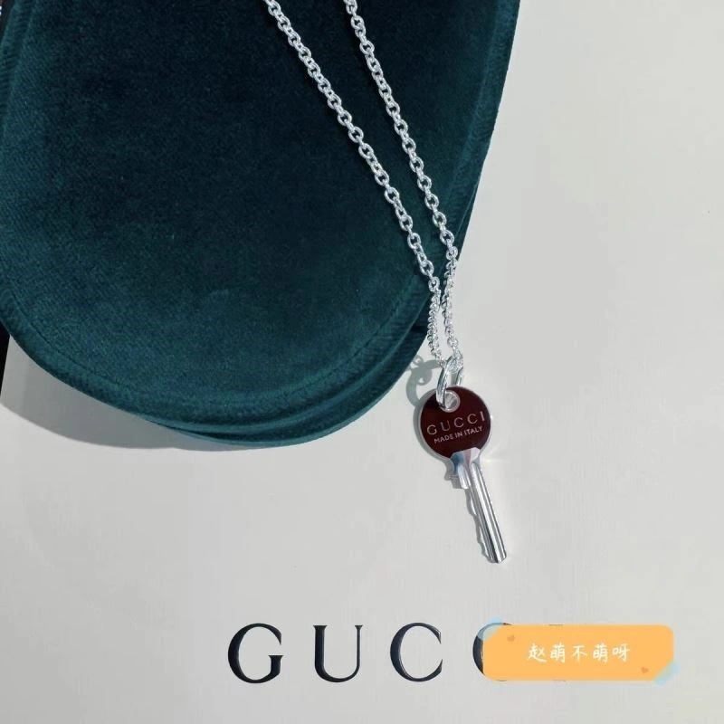 Indistinguishable Gucci Necklaces