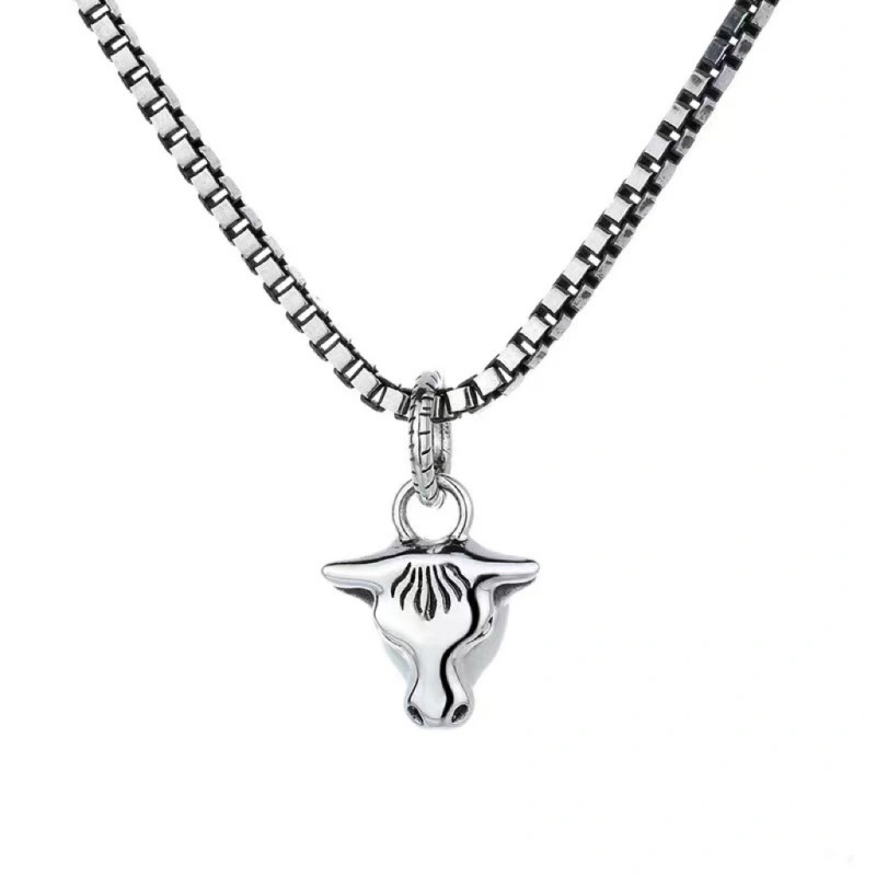 Indistinguishable Gucci Necklaces