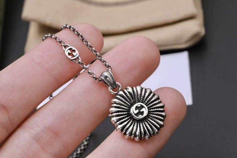 Top mirror Gucci Necklaces