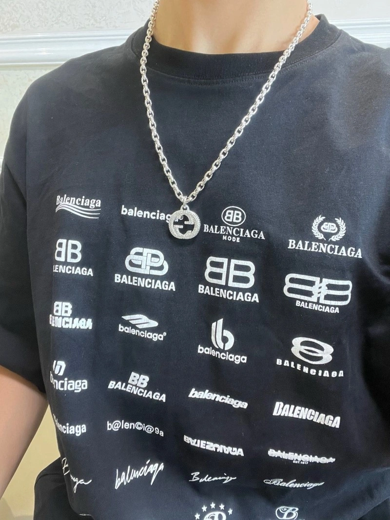 Indistinguishable Gucci Necklaces
