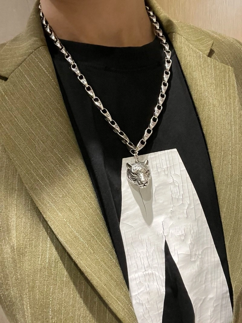 Indistinguishable Gucci Necklaces