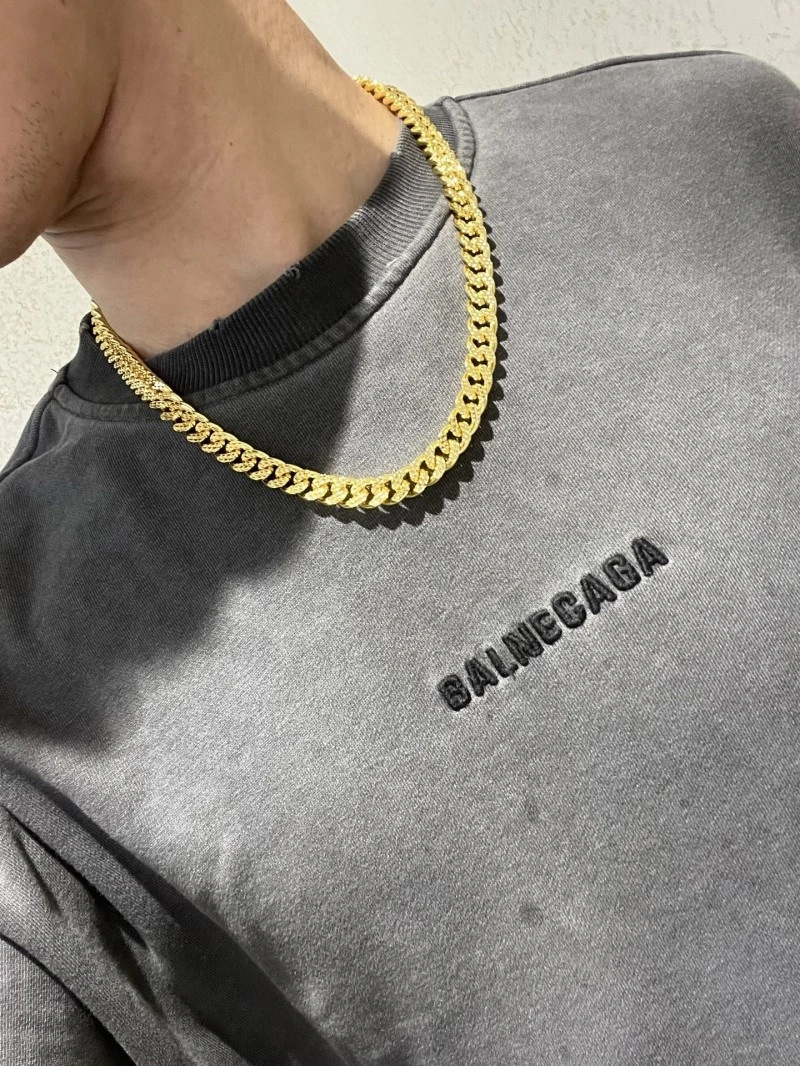 Indistinguishable Gucci Necklaces