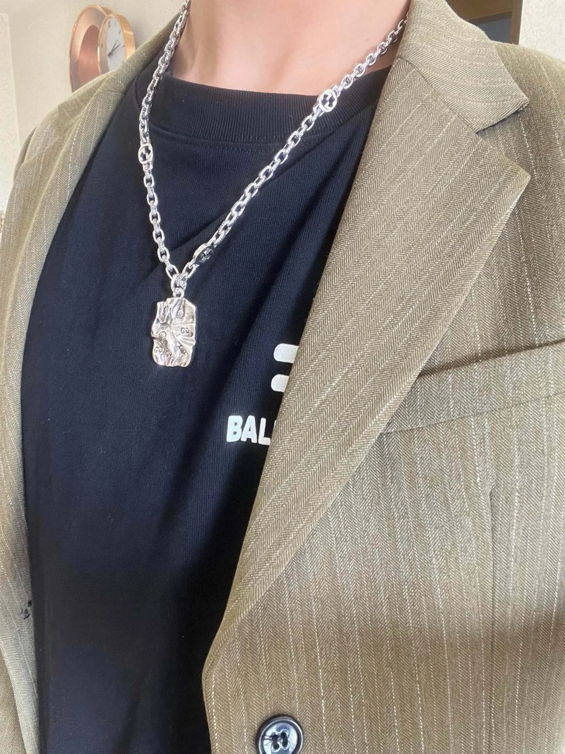 Indistinguishable Gucci Necklaces