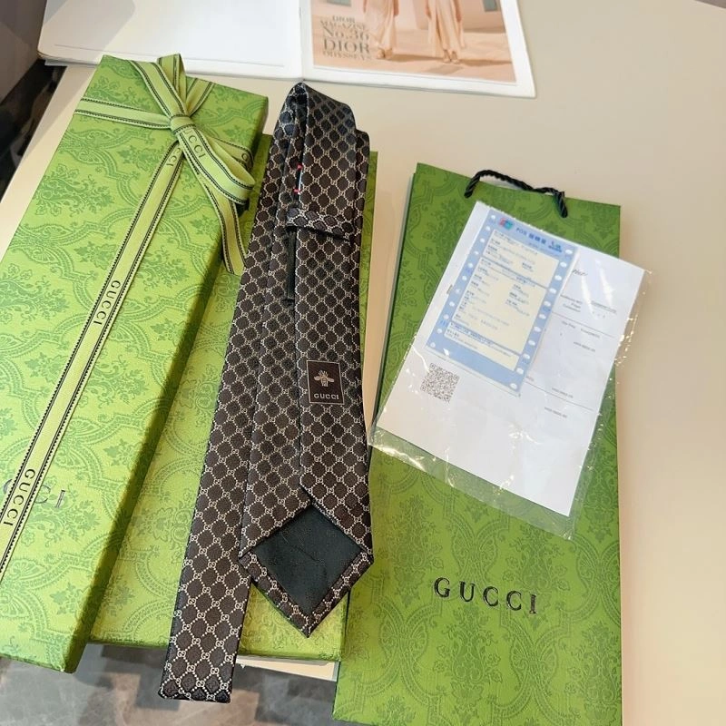 Top mirror Gucci Neckties