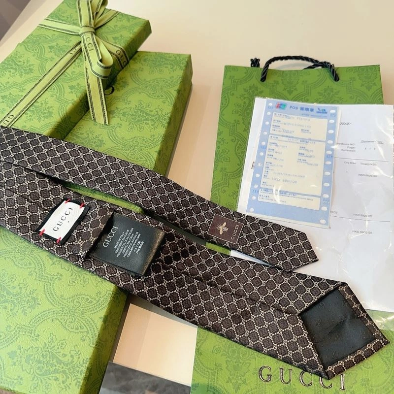 Top mirror Gucci Neckties