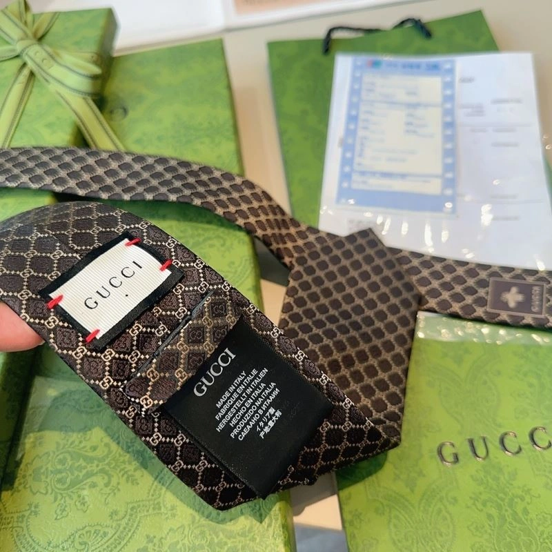 Top mirror Gucci Neckties