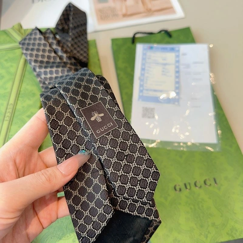 Top mirror Gucci Neckties