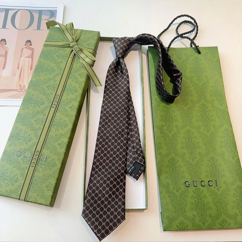 Top mirror Gucci Neckties