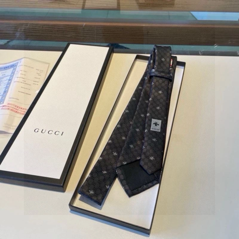 Top mirror Gucci Neckties