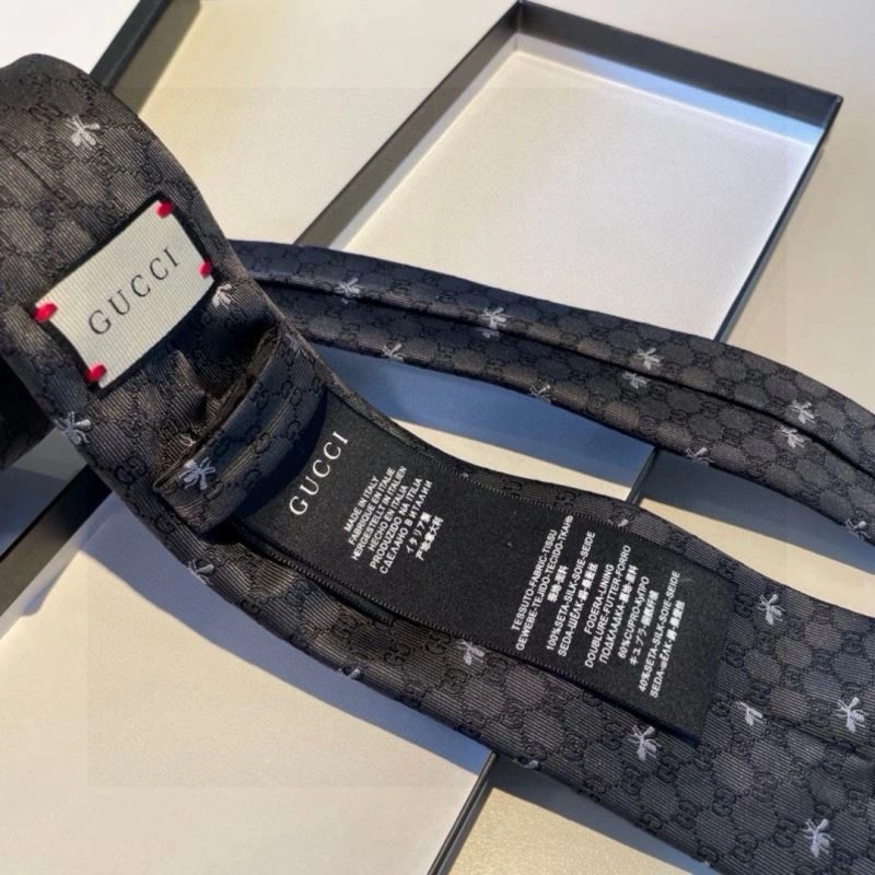 Top mirror Gucci Neckties