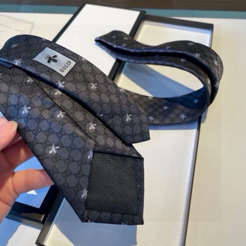 Top mirror Gucci Neckties