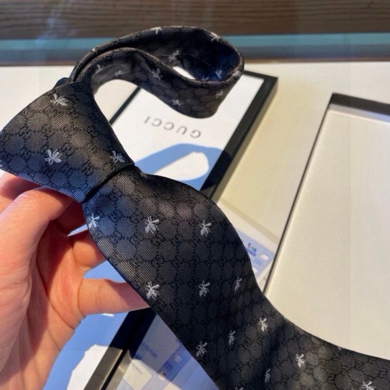 Top mirror Gucci Neckties