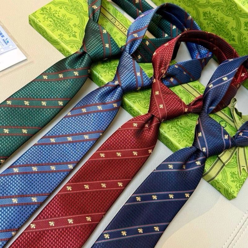 Top mirror Gucci Neckties