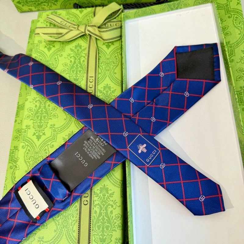 Top mirror Gucci Neckties