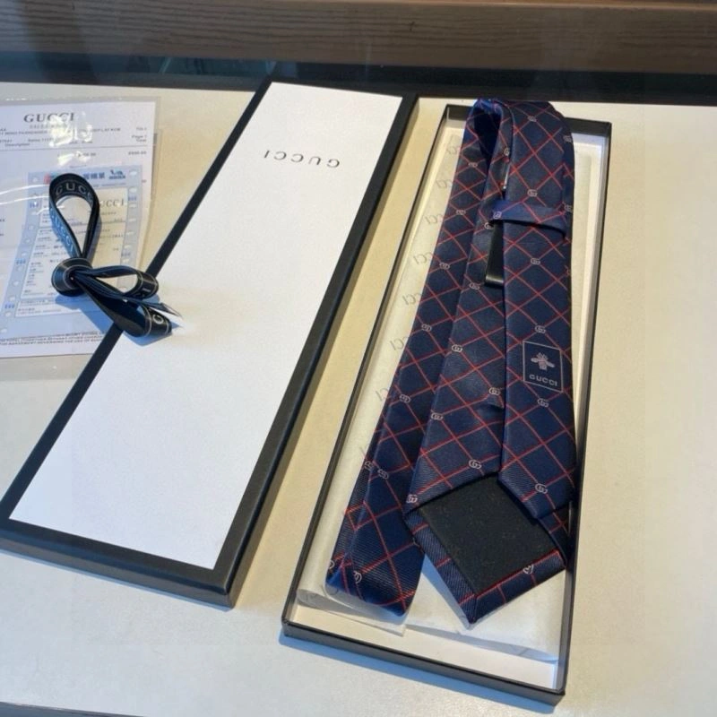 Top mirror Gucci Neckties