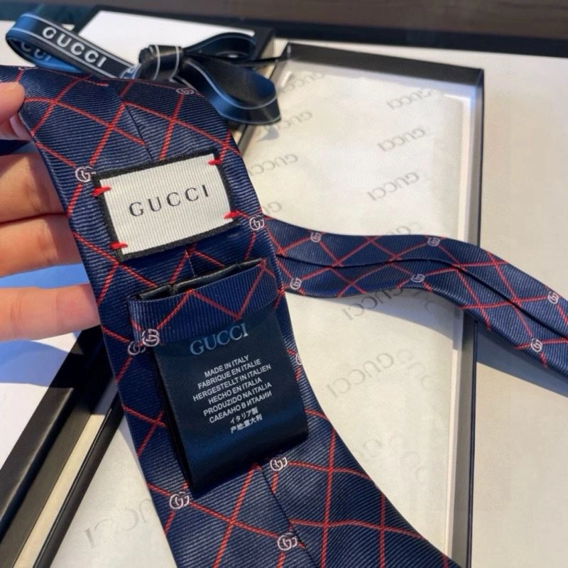 Top mirror Gucci Neckties