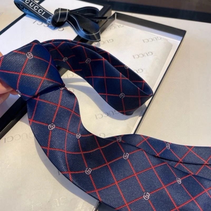 Top mirror Gucci Neckties