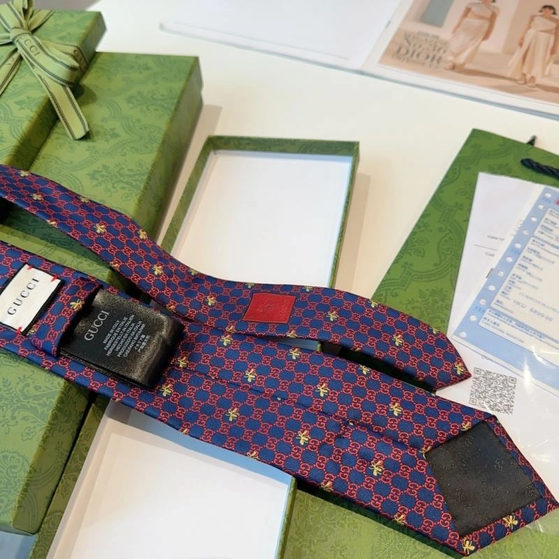Top mirror Gucci Neckties