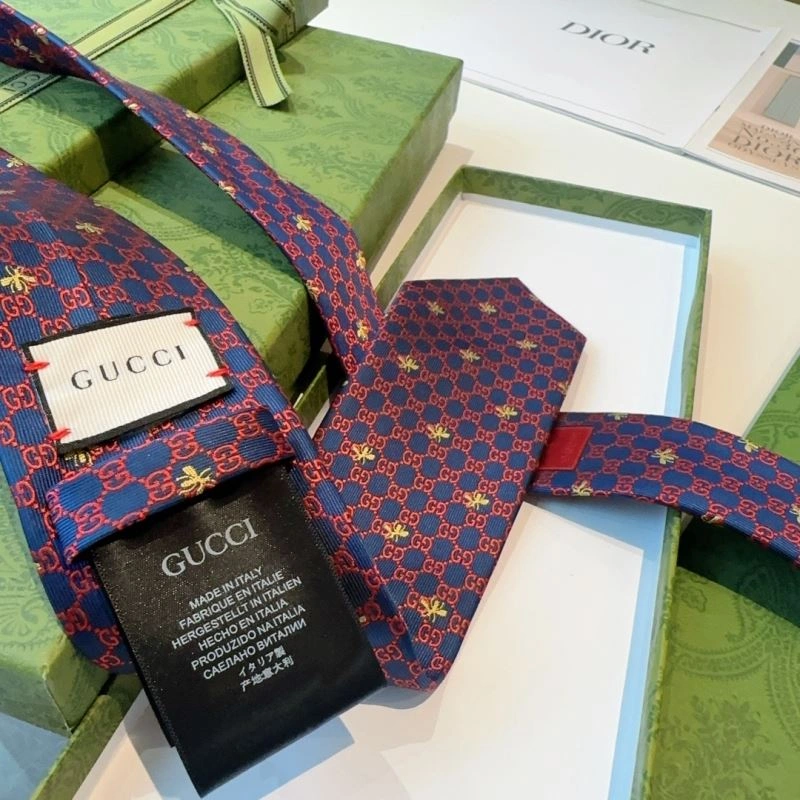Top mirror Gucci Neckties