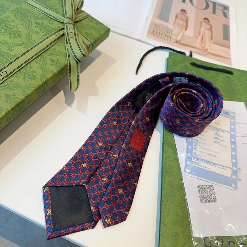 Top mirror Gucci Neckties