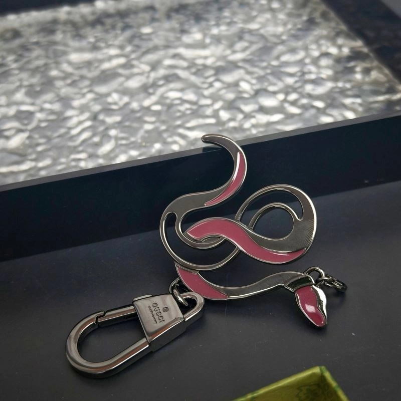 Low-cost Gucci Ornaments