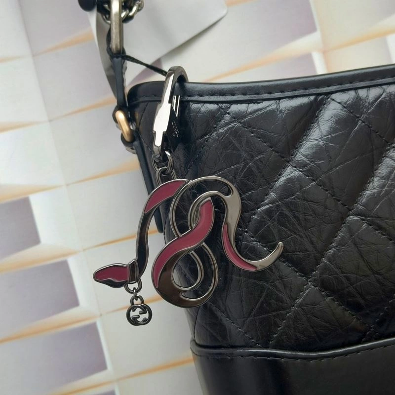 Low-cost Gucci Ornaments
