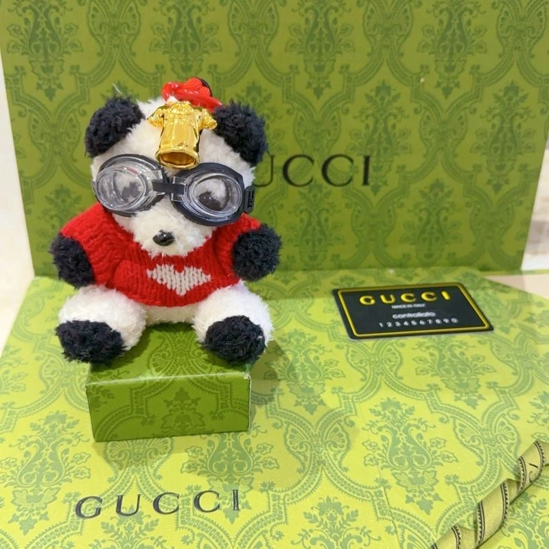 Low-cost Gucci Ornaments