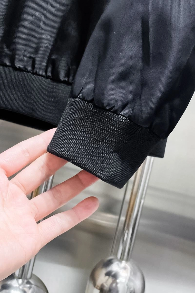 Bargain Gucci Outwear