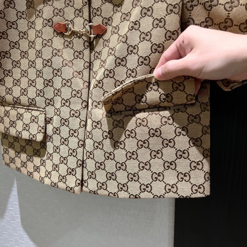 Top match Gucci Outwear