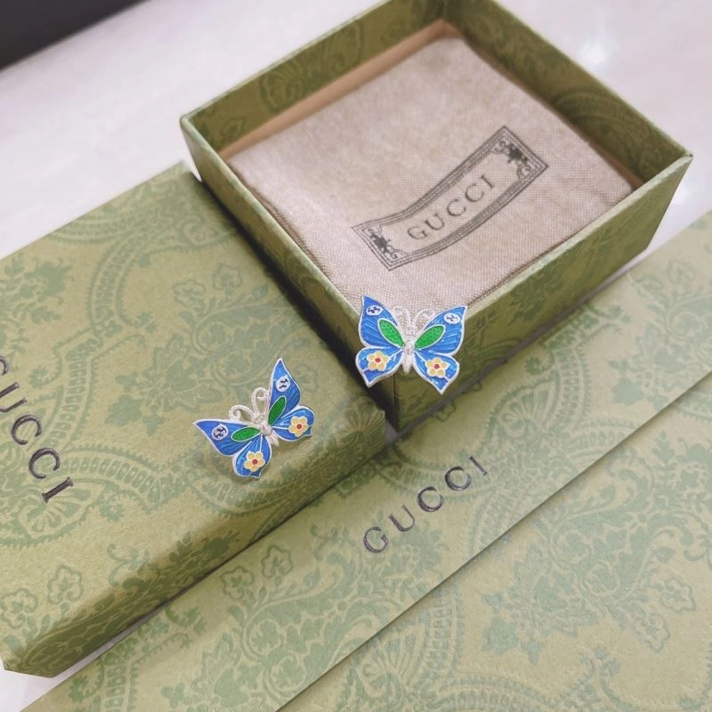 Indistinguishable Gucci Rings