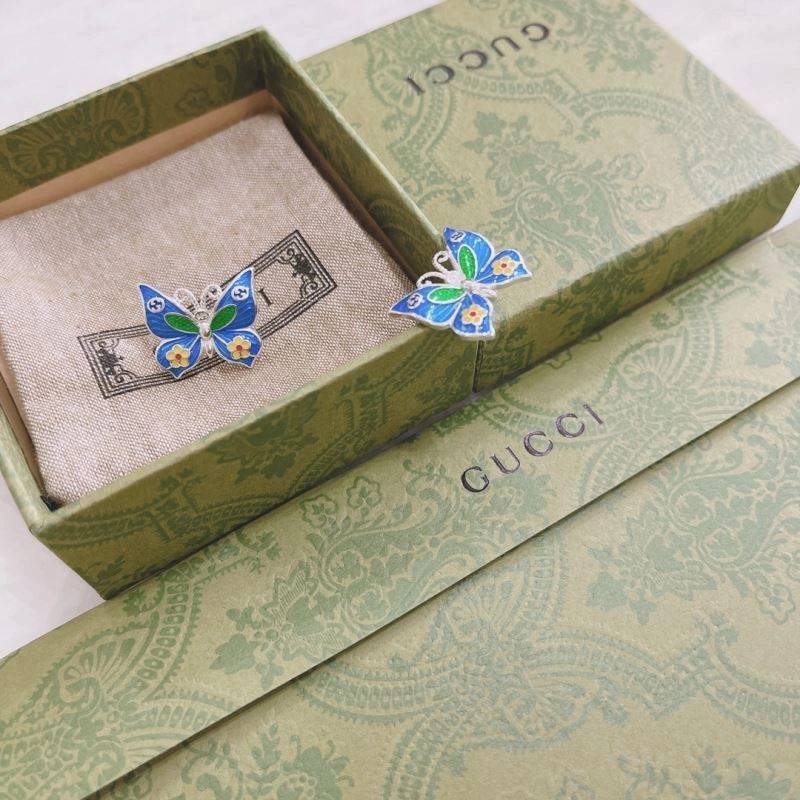 Indistinguishable Gucci Rings