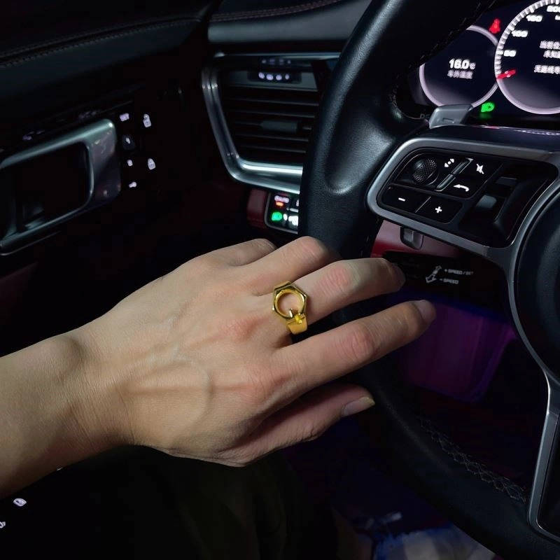 Indistinguishable Gucci Rings