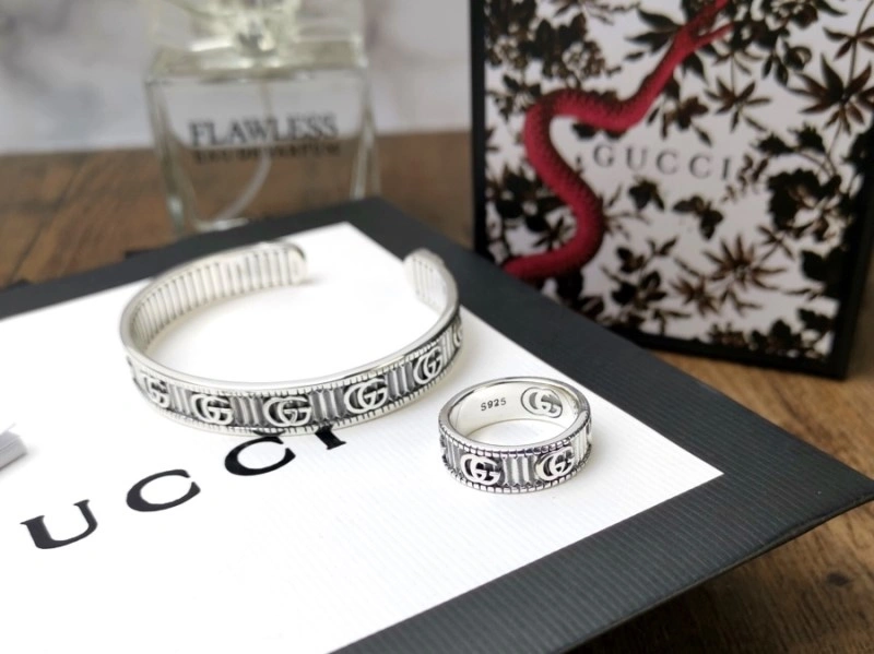 Indistinguishable Gucci Rings