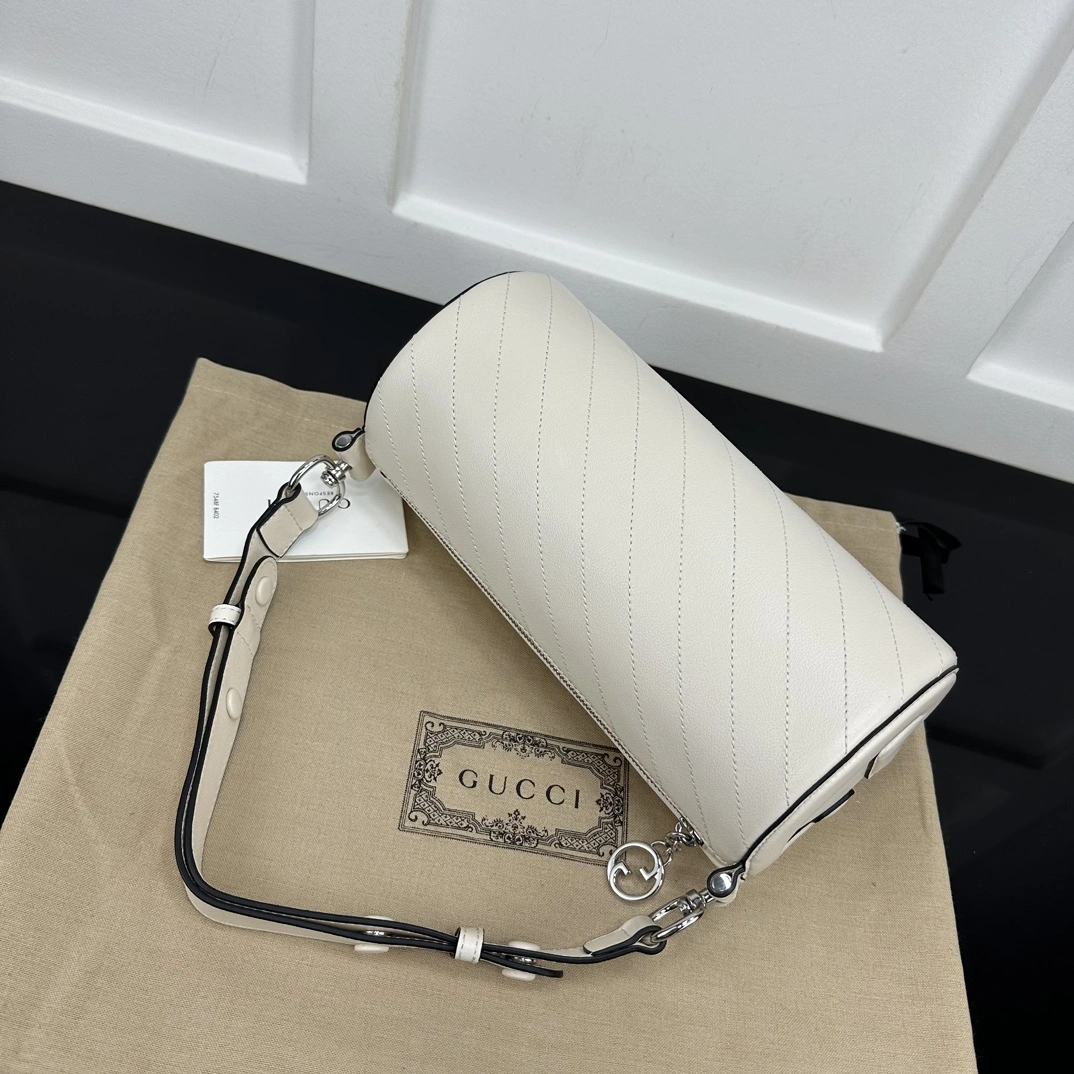 Accurate model Gucci Round Bags