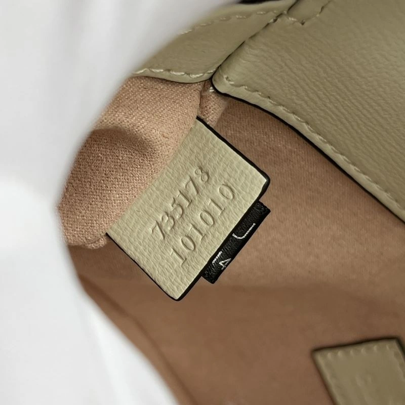Accurate model Gucci Satchel Bags