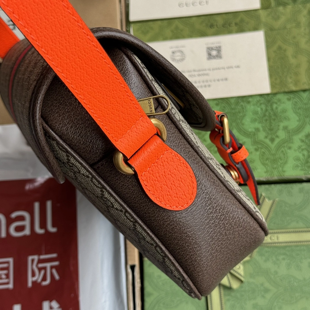 Accurate model Gucci Satchel Bags