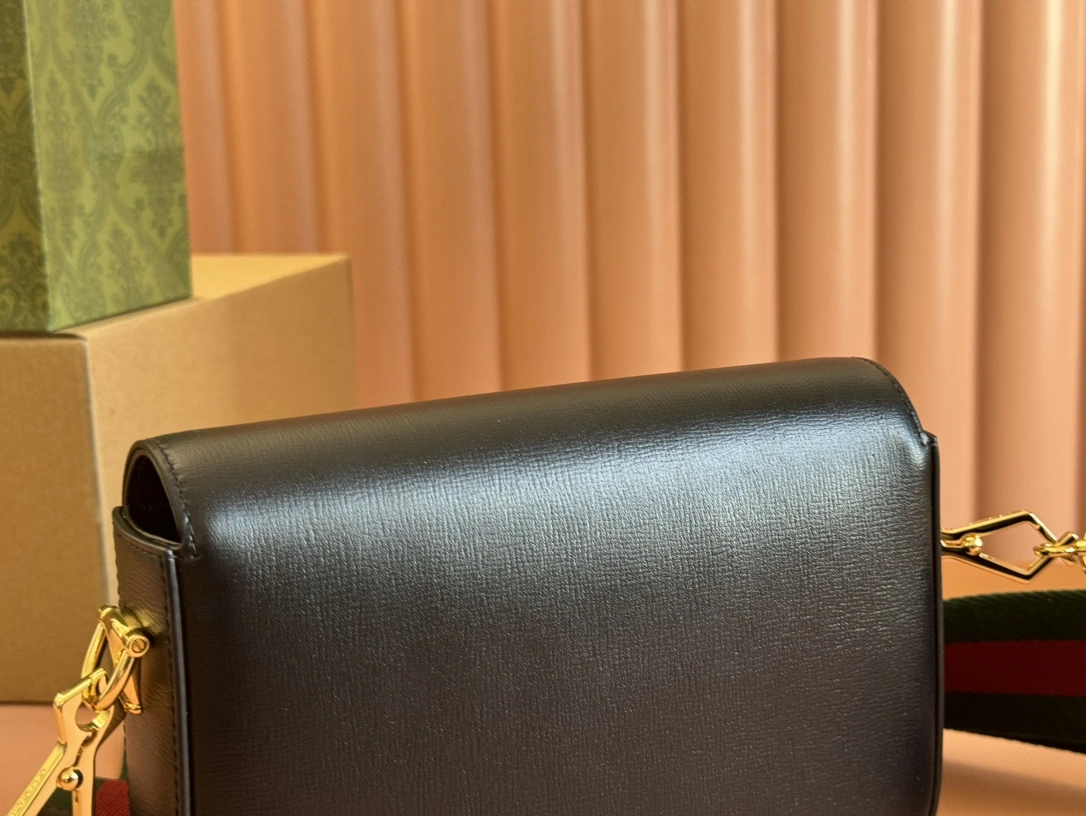 Accurate model Gucci Satchel Bags