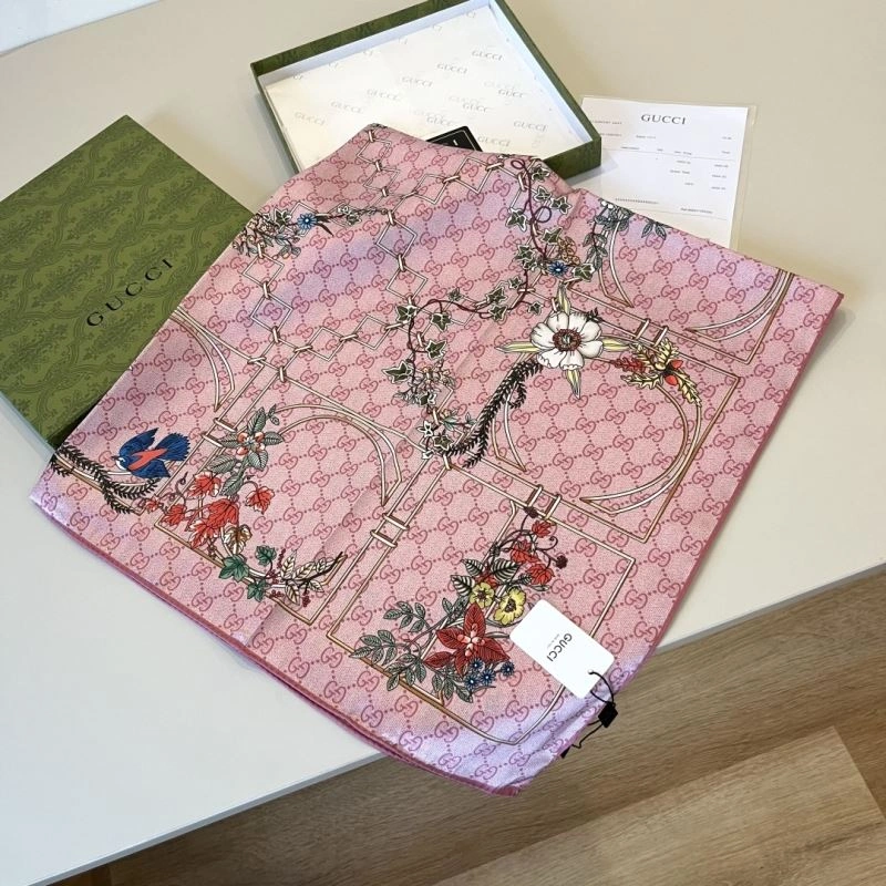 Accurate model Gucci Scarf