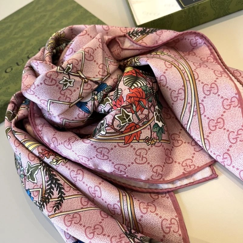 Accurate model Gucci Scarf