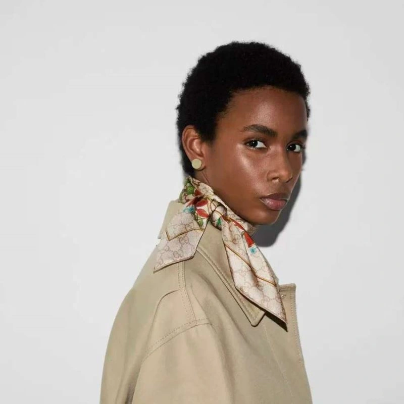 Accurate model Gucci Scarf