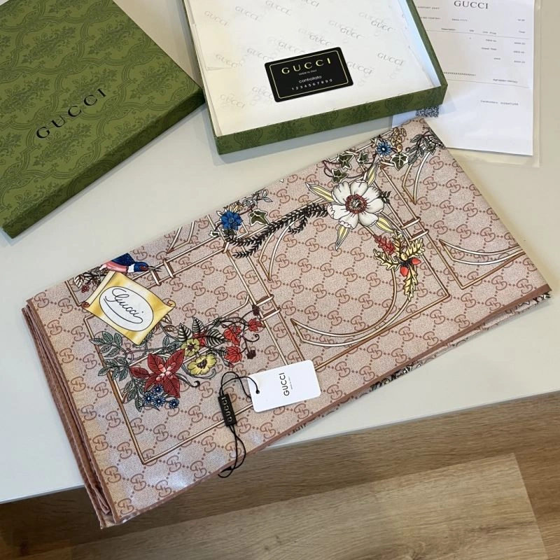 Accurate model Gucci Scarf