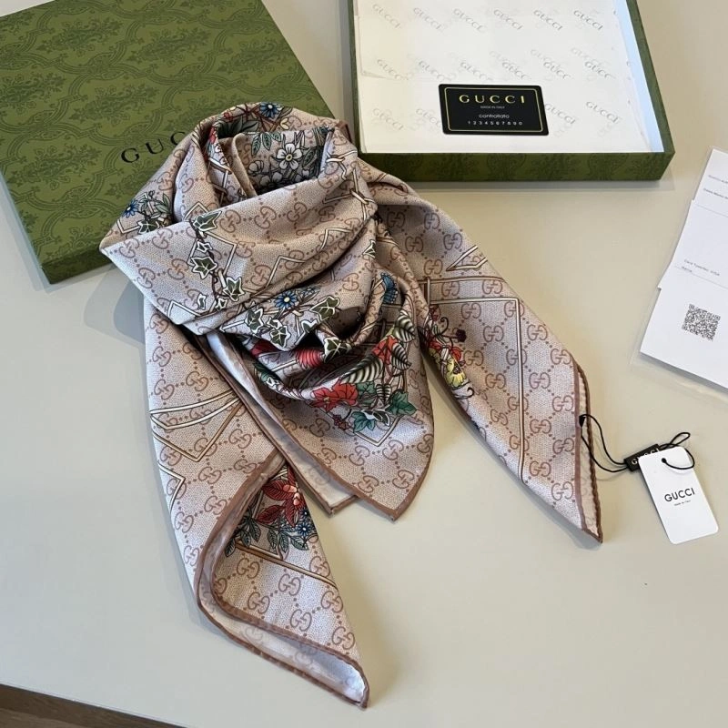Accurate model Gucci Scarf