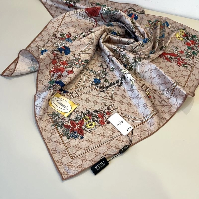 Accurate model Gucci Scarf