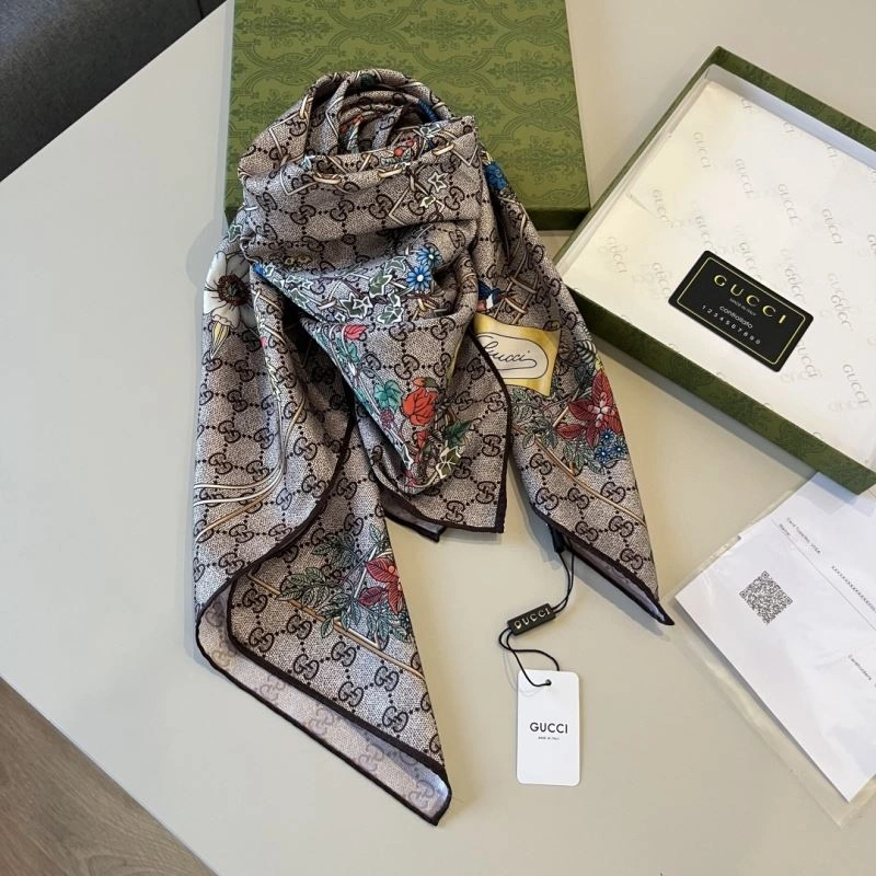 Accurate model Gucci Scarf
