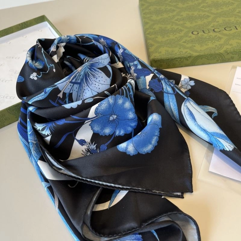 Accurate model Gucci Scarf