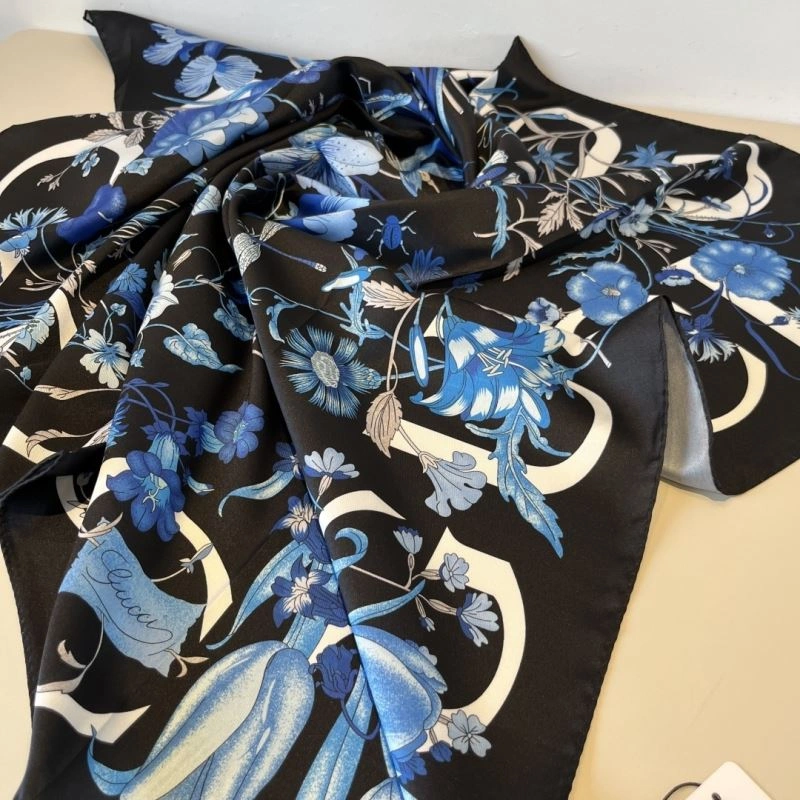 Accurate model Gucci Scarf