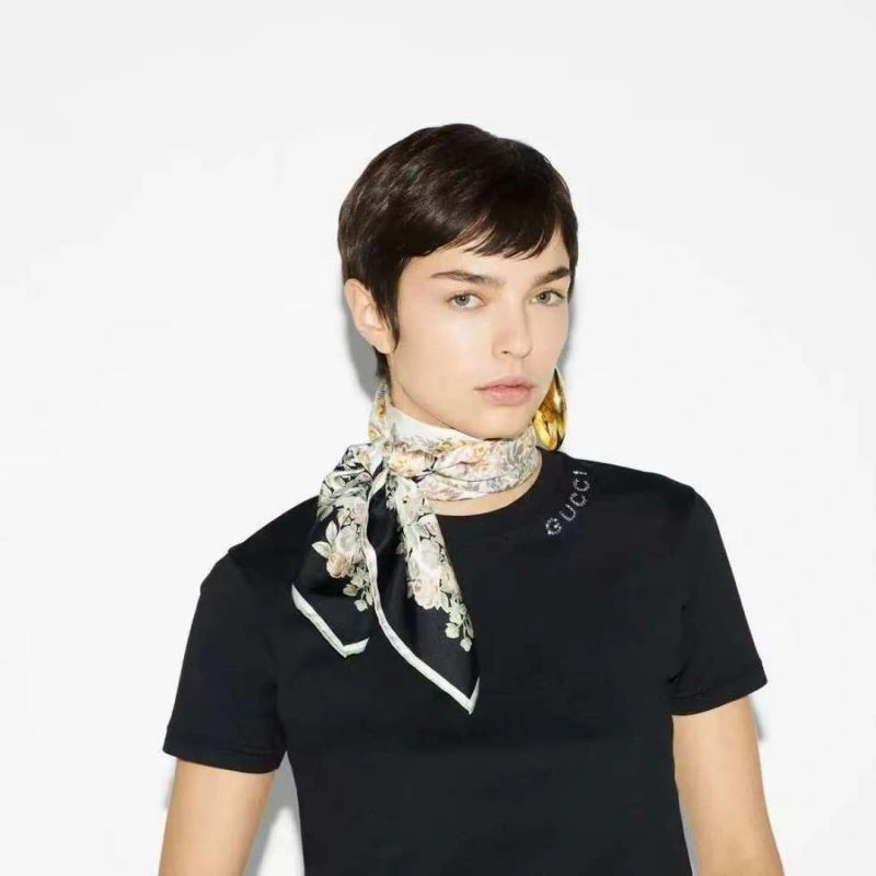 Accurate model Gucci Scarf