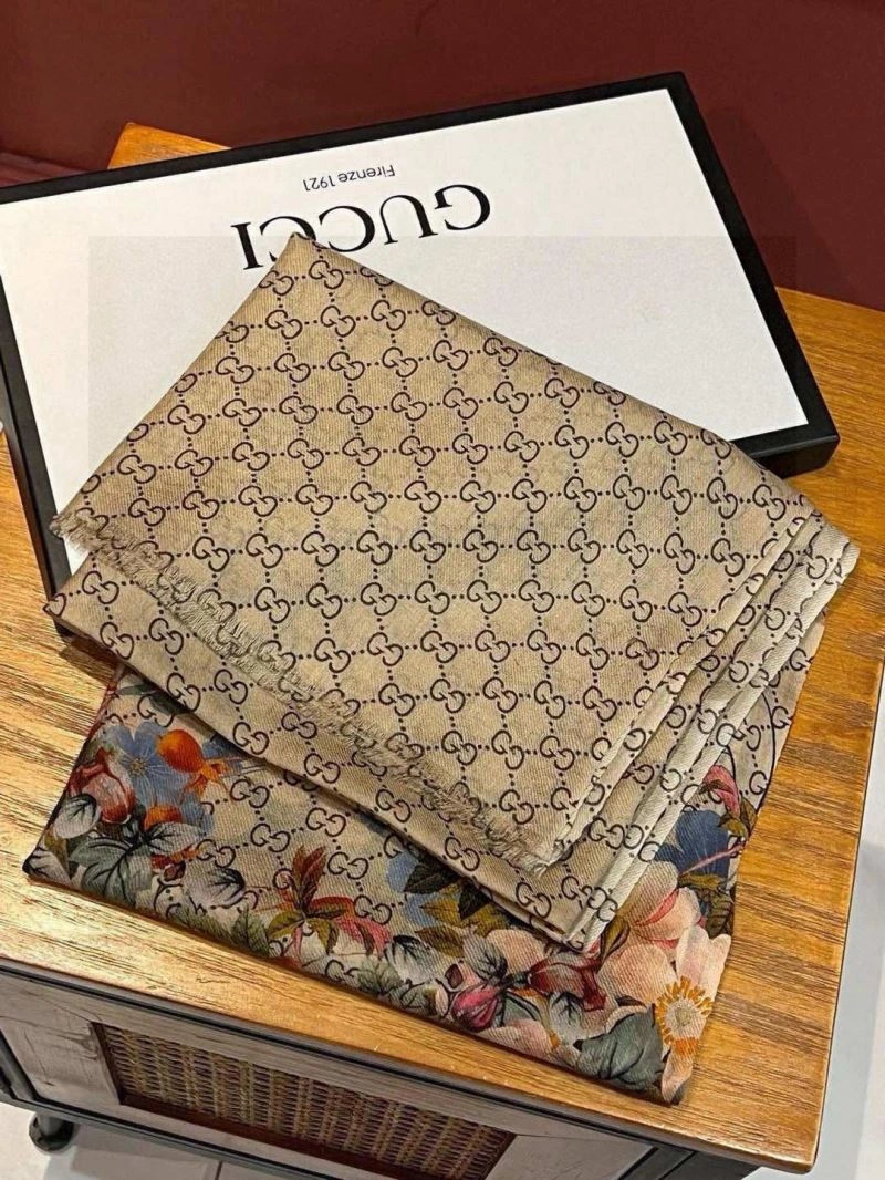 Low-cost Gucci Scarf